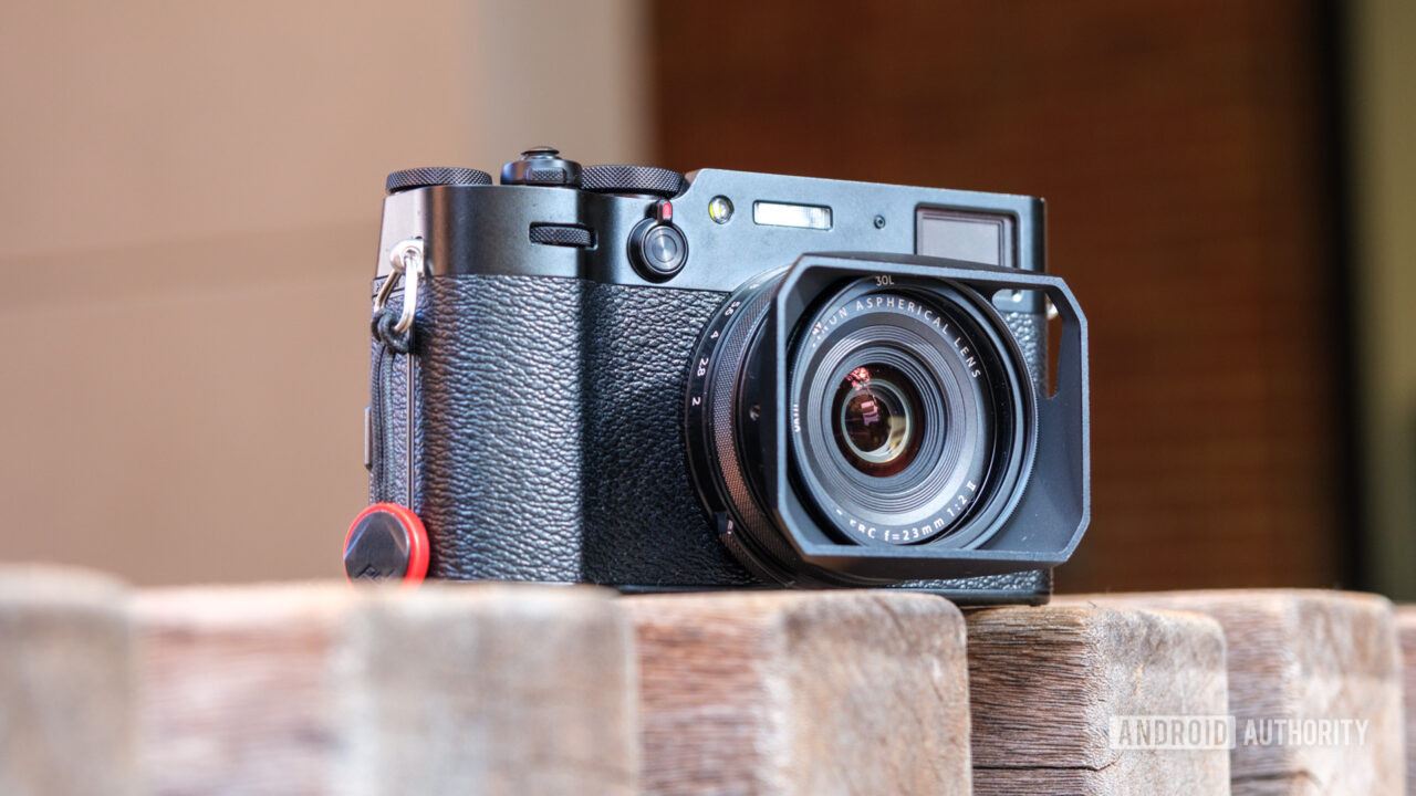 I took three phones to Europe, but only used my Fujifilm pocket camera ...