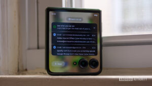 Hands-on with Motorola's Moto AI: A more productive Razr? - Android ...