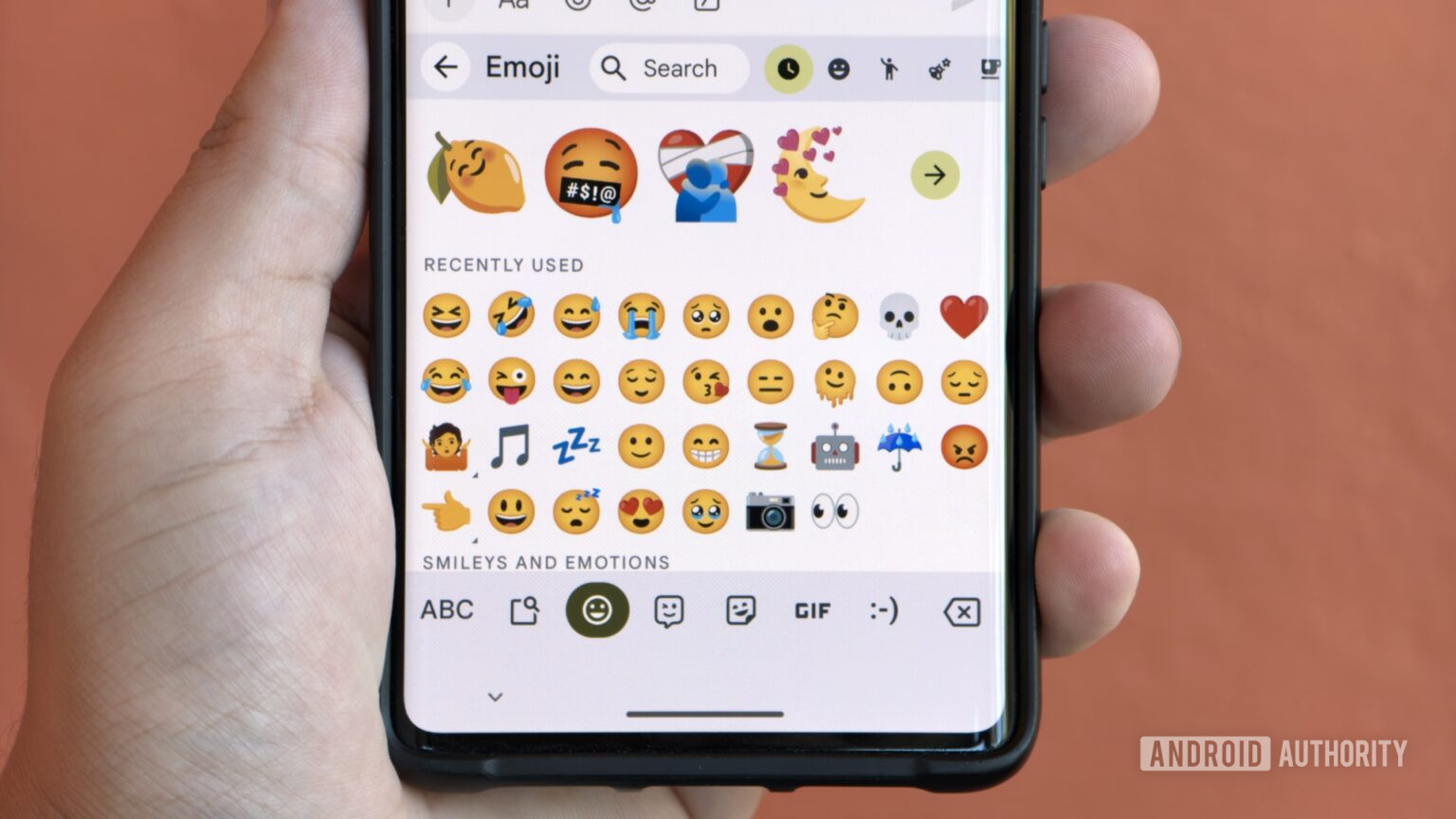 New Emoji Kitchen changes include ready-made suggestions, more ...