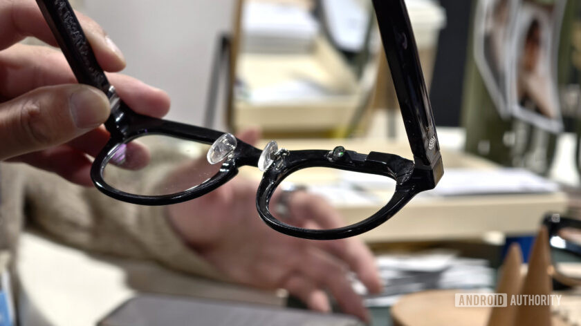 Halliday AI Glasses à portée de main : une technologie portable qui ...