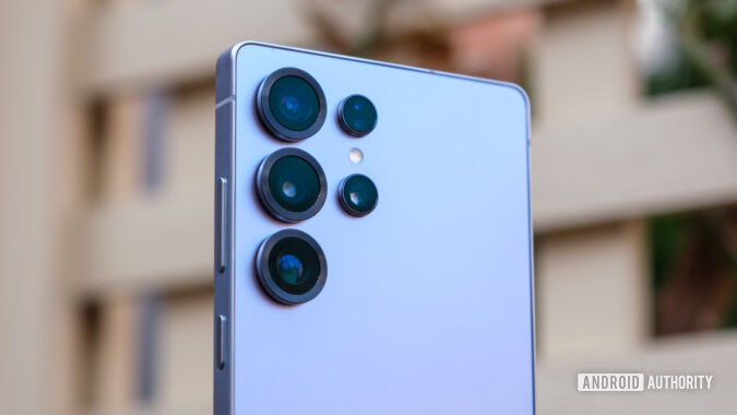 Watch the Galaxy S25 Ultra get put through the wringer in this ...