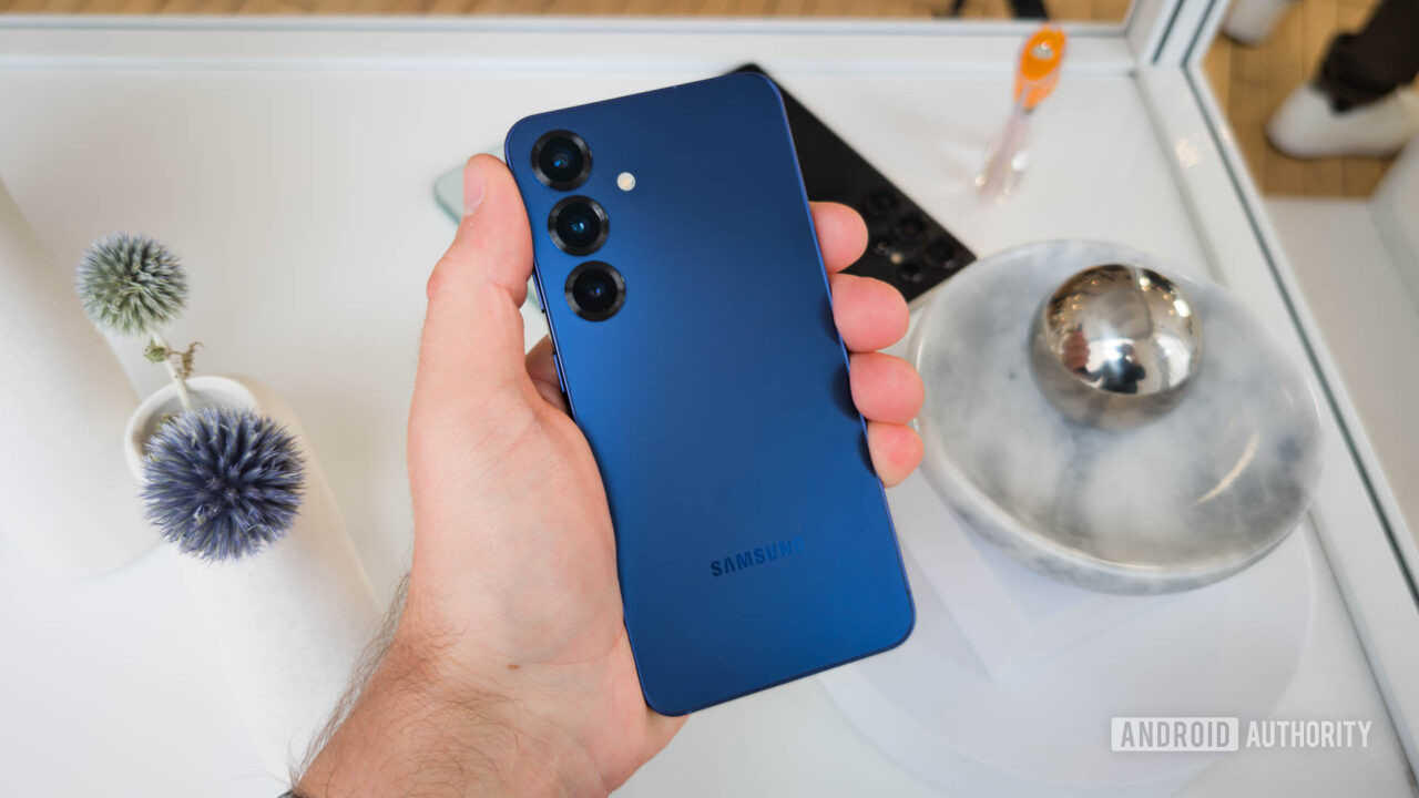 Samsung Galaxy S25 series hands-on preview: 2025 features in 2022 bodies