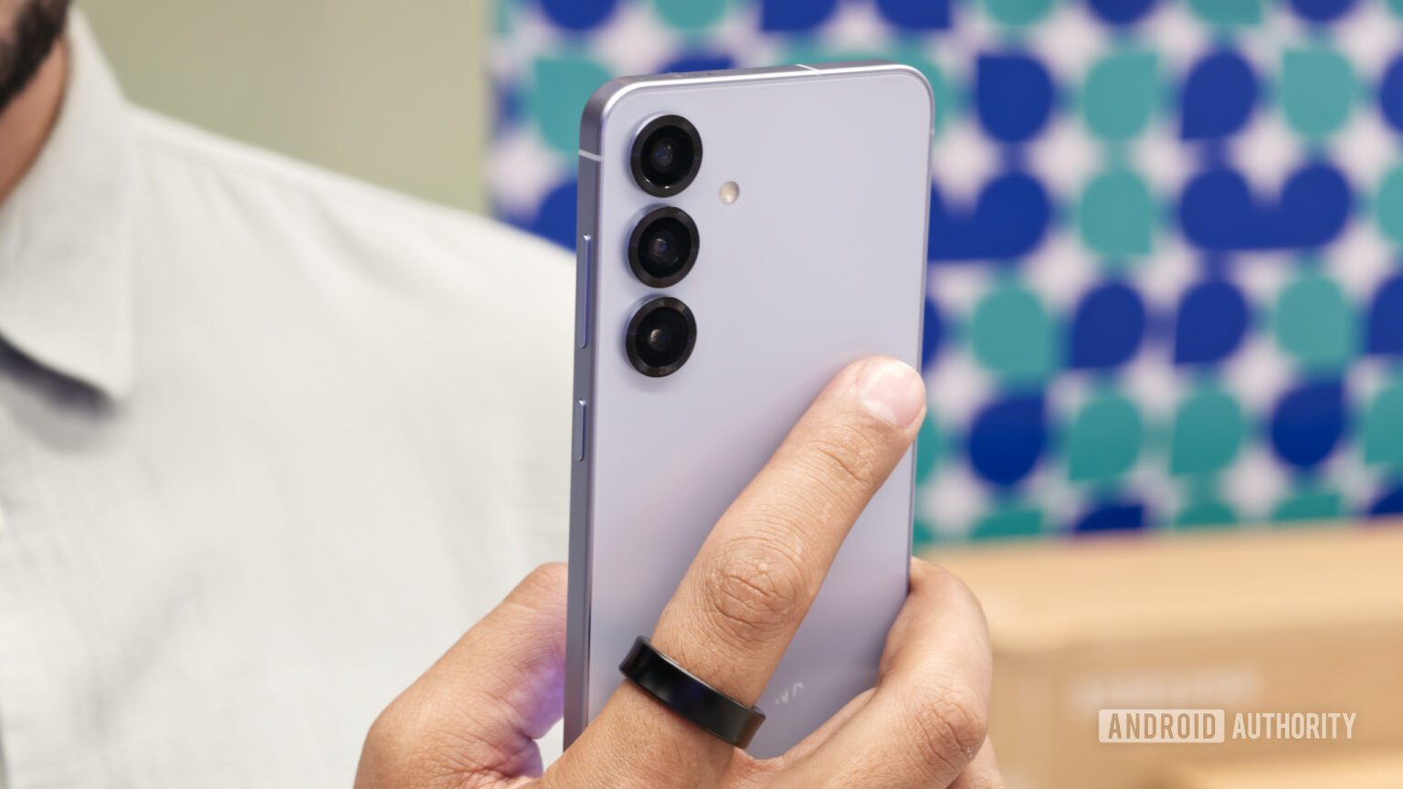 Samsung phones could finally get a native double-tap back gesture (APK ...