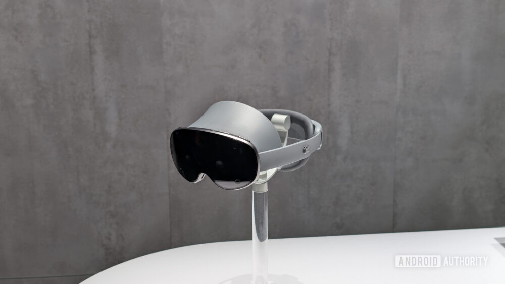 First hands-on video of Samsung’s Project Moohan headset is here and it ...