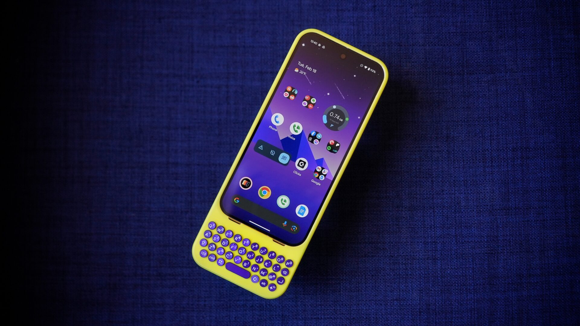 This case gives your Pixel 9 and Galaxy S25 a physical keyboard, and it ...