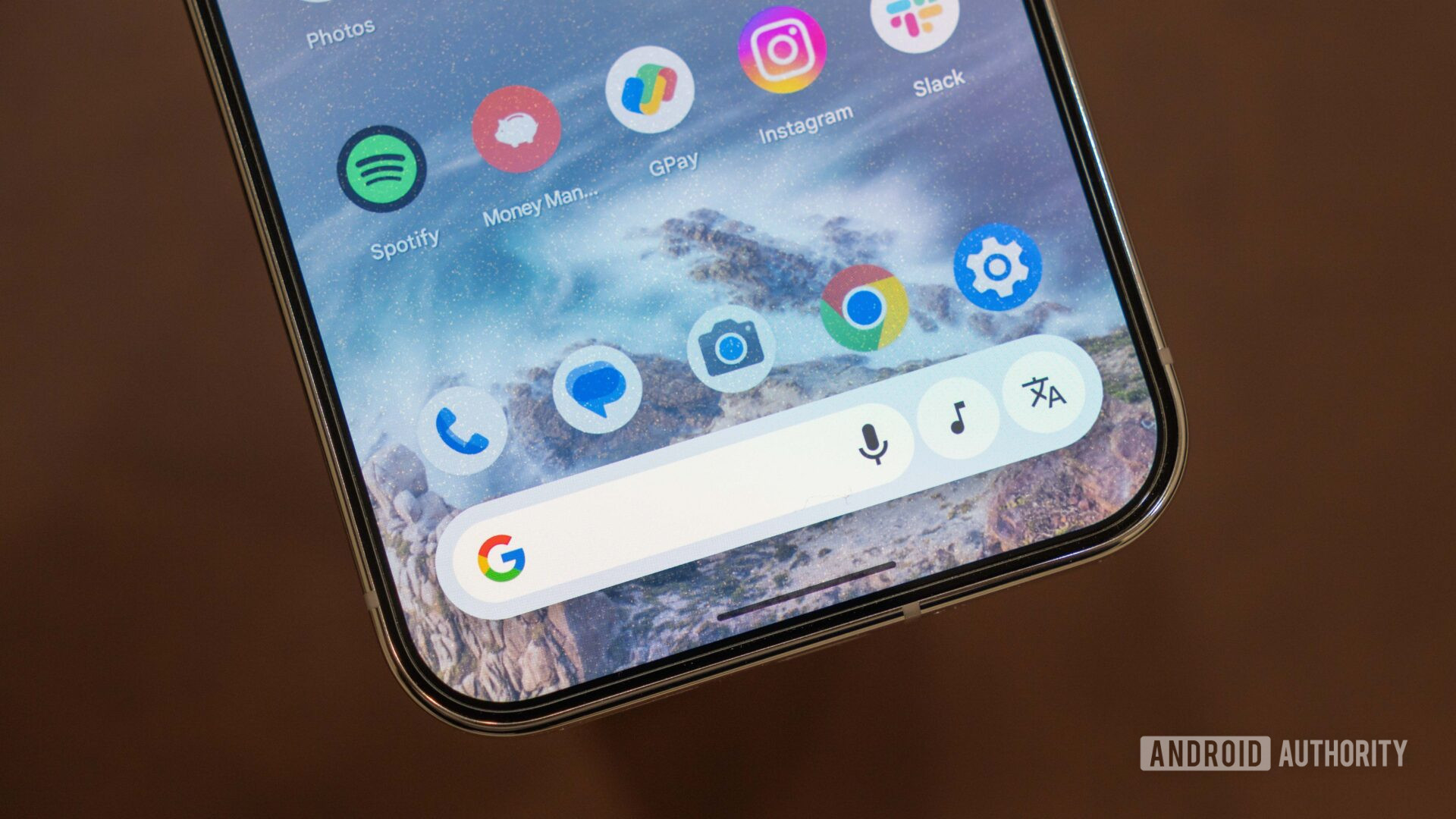 Hands-on with Circle to Search's "Scroll and translate" feature