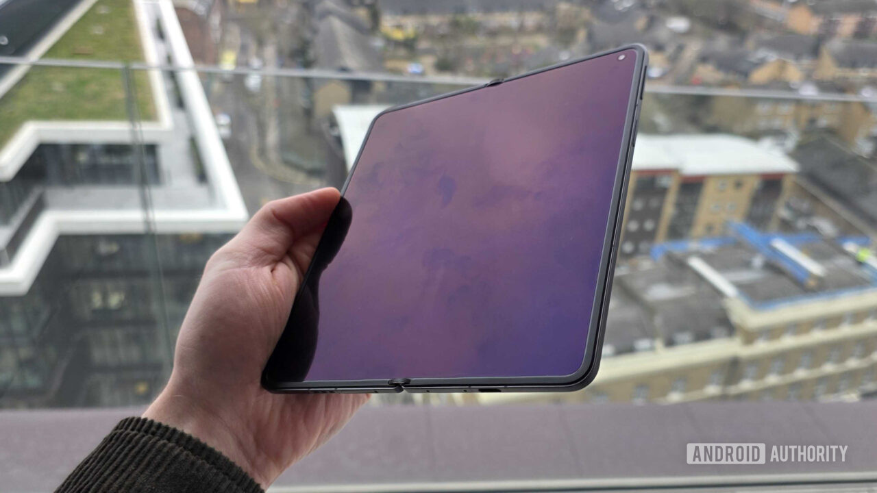 The world's thinnest foldable is unsurprisingly quite easy to break ...