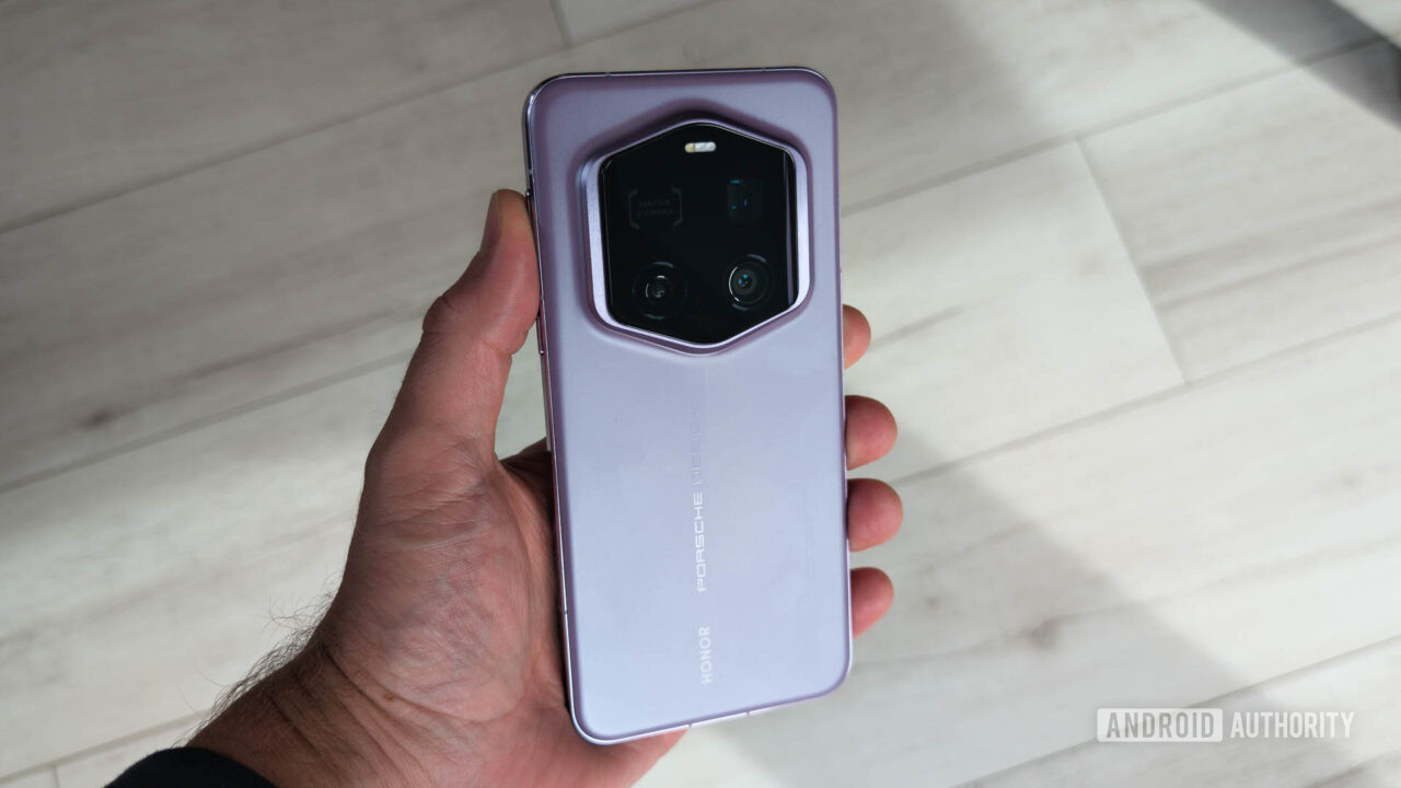 PORSCHE DESIGN HONOR Magic 7 RSR lands with nice upgrades