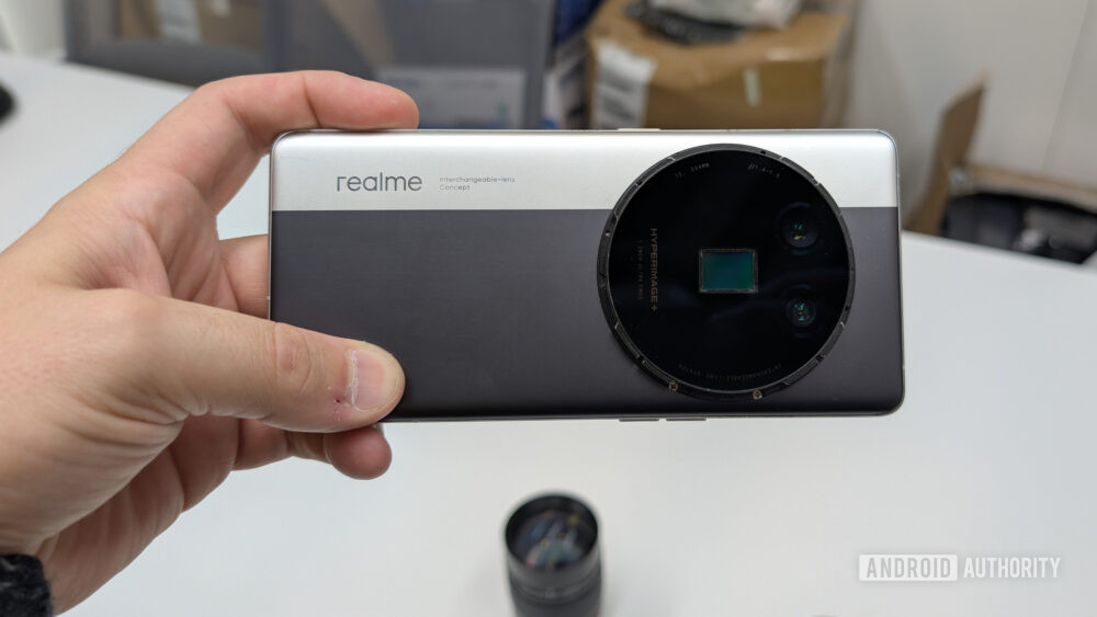 This concept phone supports full-sized DSLR camera lenses, and we tried ...