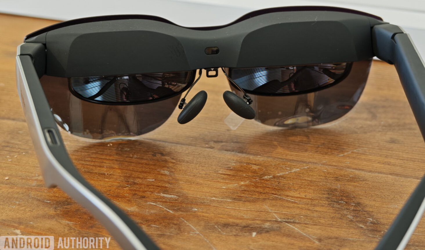 These new RayNeo glasses make wearing a private HD display both comfortable and practical ...