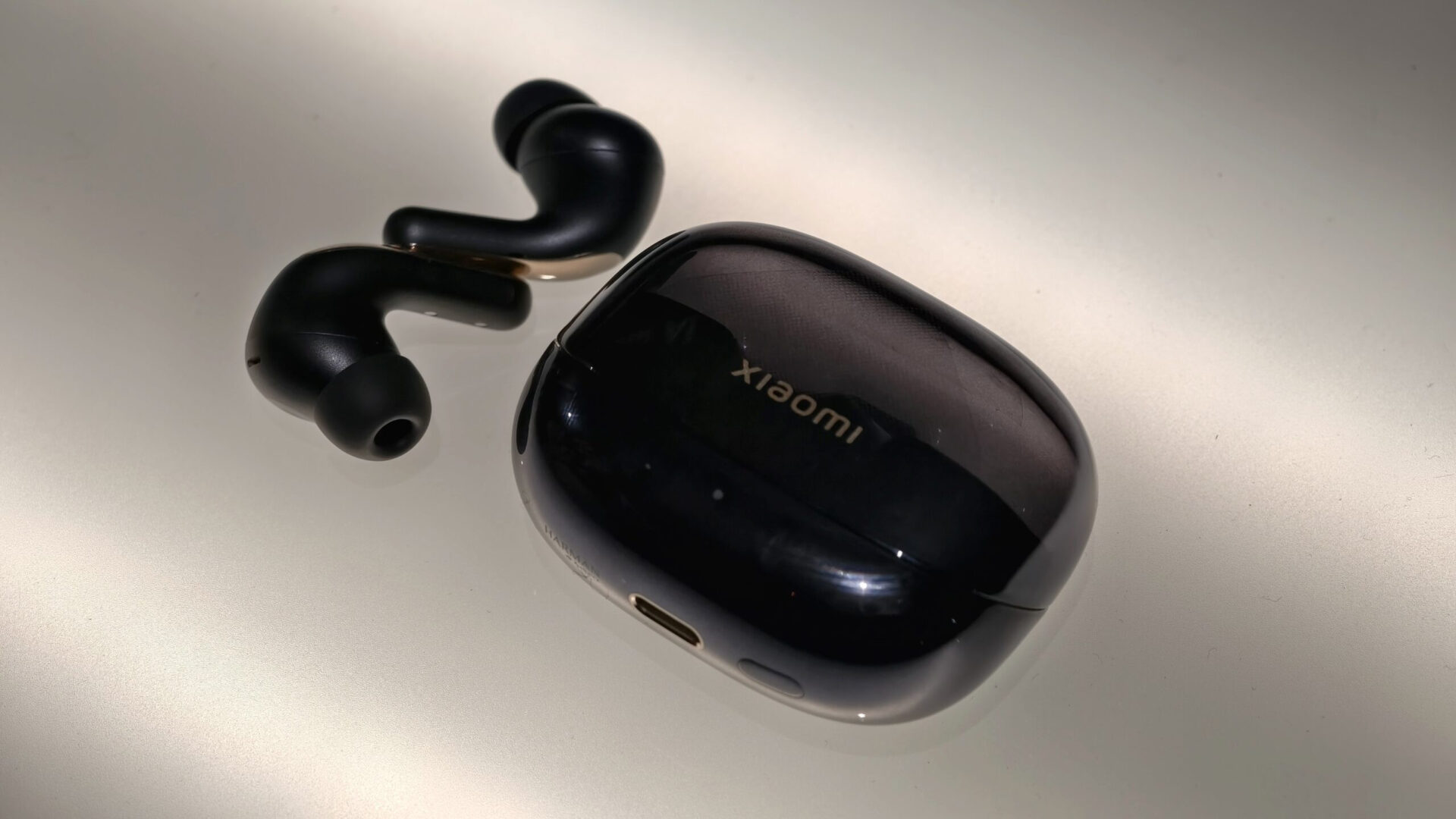 These new wireless earbuds use Wi-Fi instead of Bluetooth, and here's why