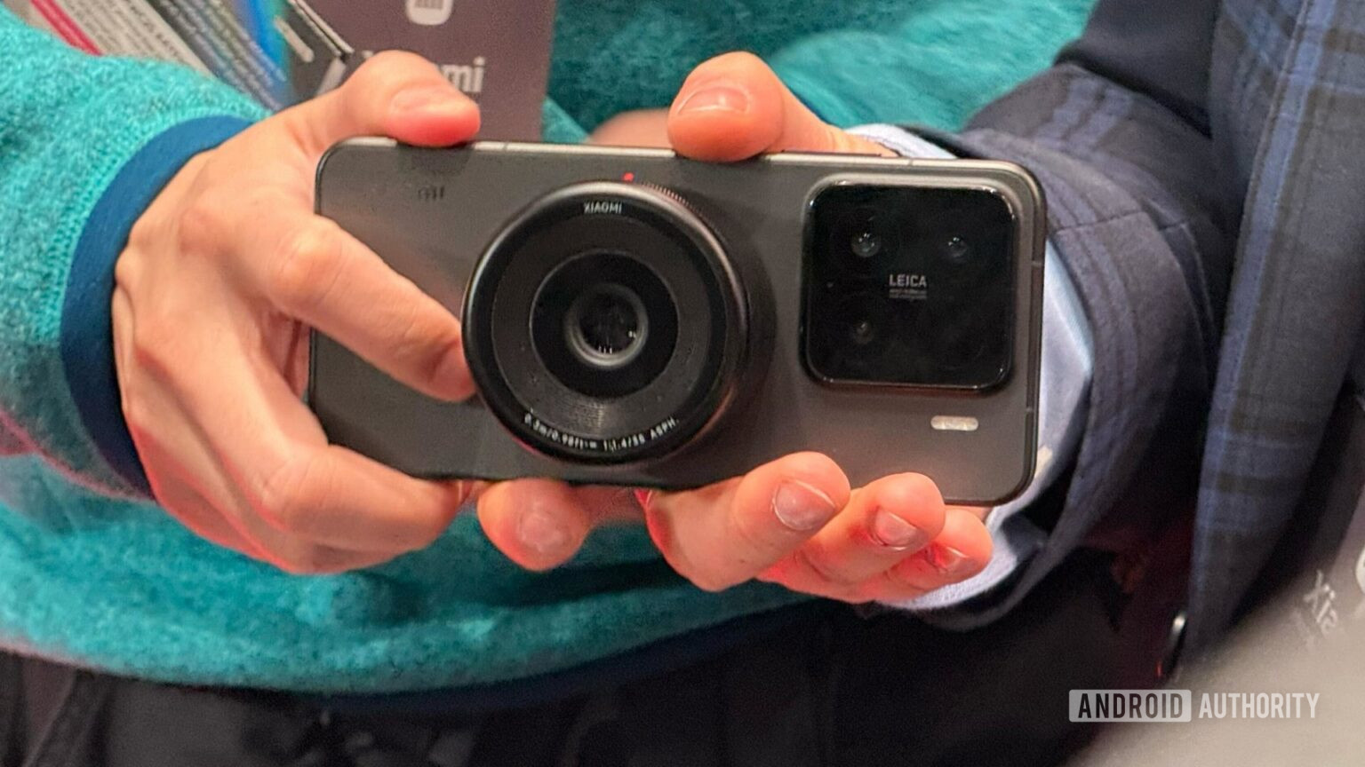 Xiaomi unveils ambitious modular phone concept with lens attachment ...