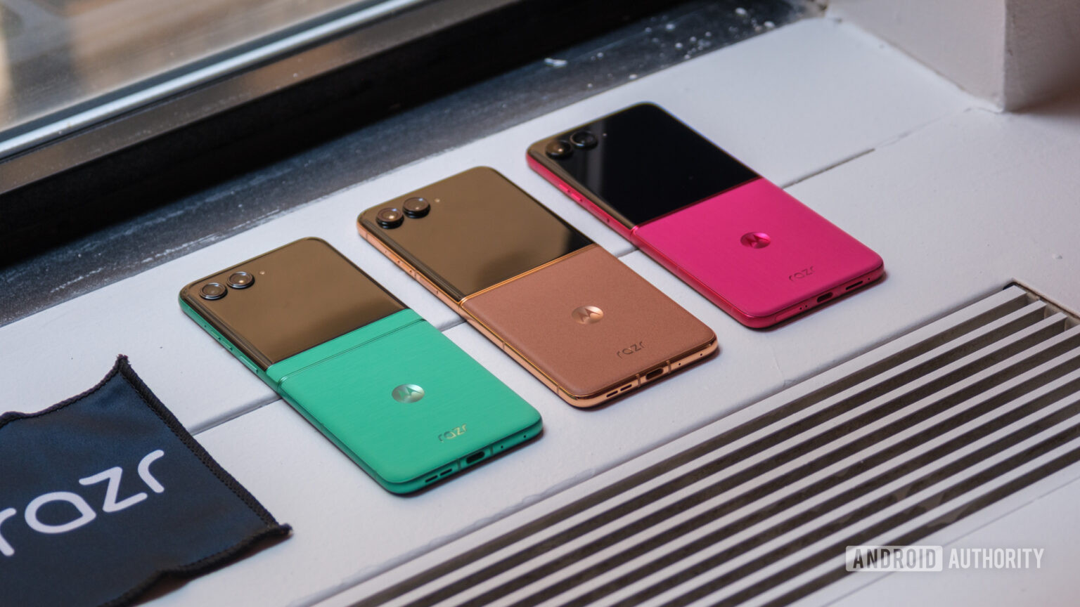 Pre-order a new Moto Razr and get Clicks Keyboard for free - Android ...