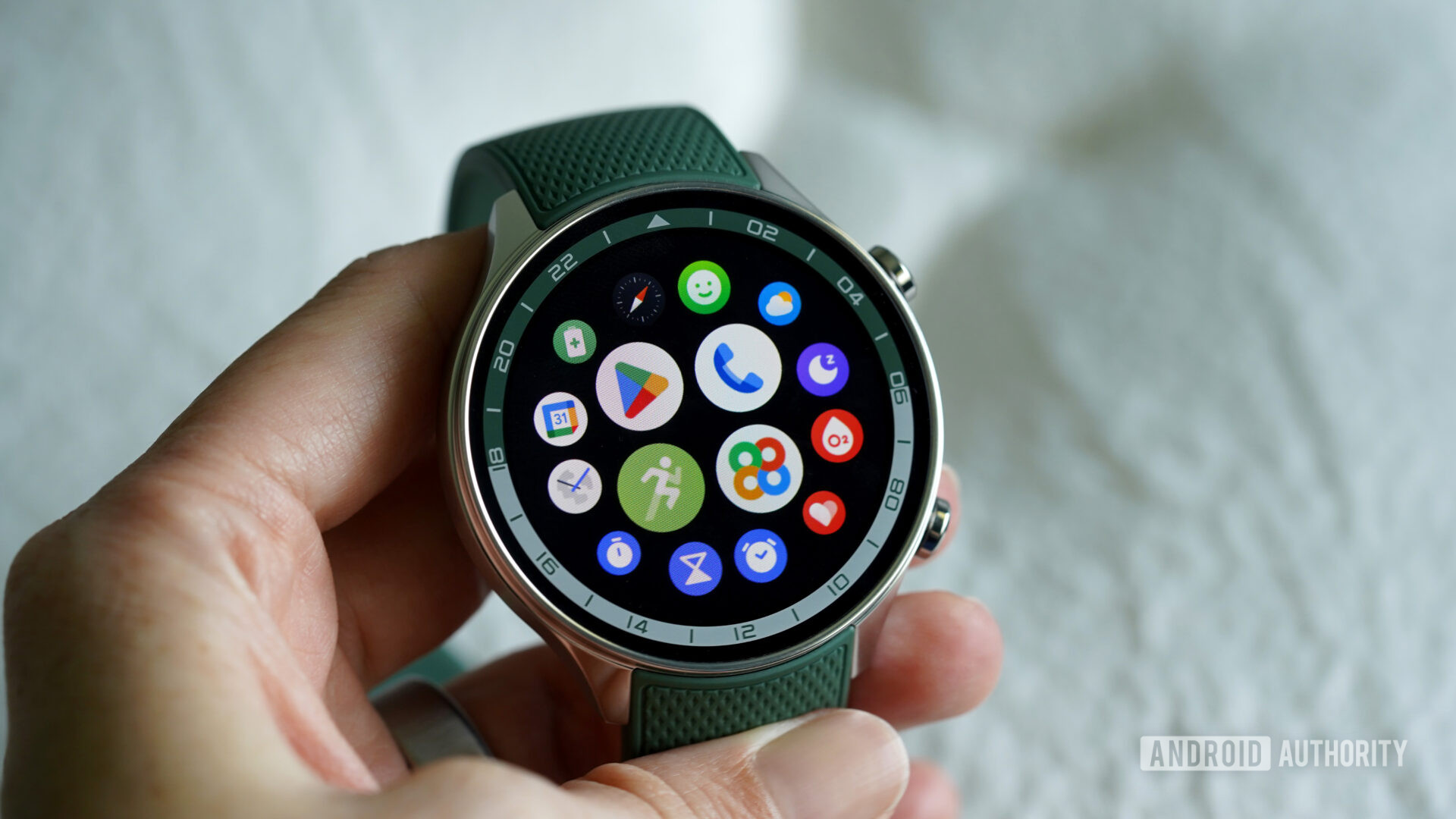 Forget the Pixel Watch 4, this is the Wear OS watch I want