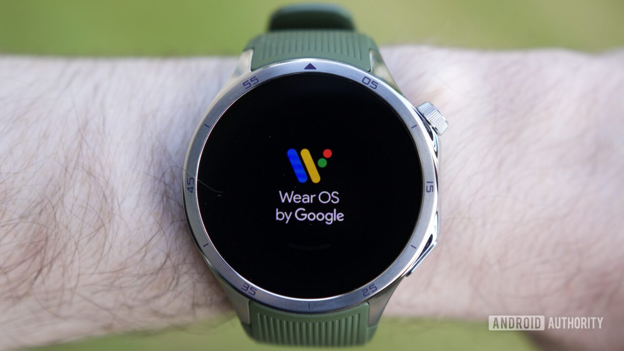 I wish Android Auto integrated with my Wear OS smartwatch for safer driving