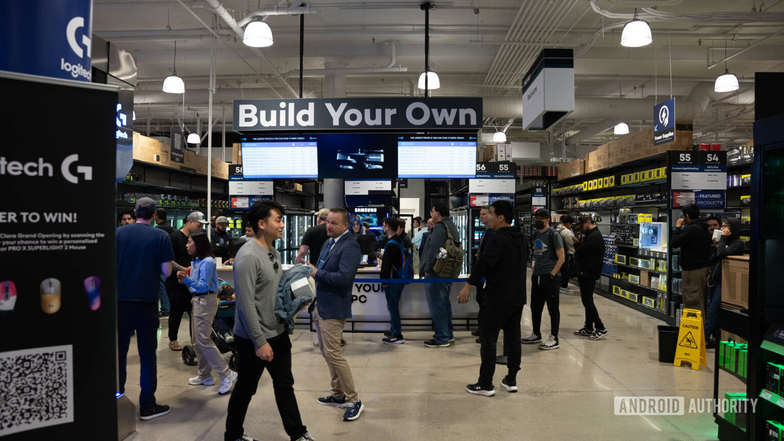 I visited the newest Micro Center in Santa Clara, and it's amazing