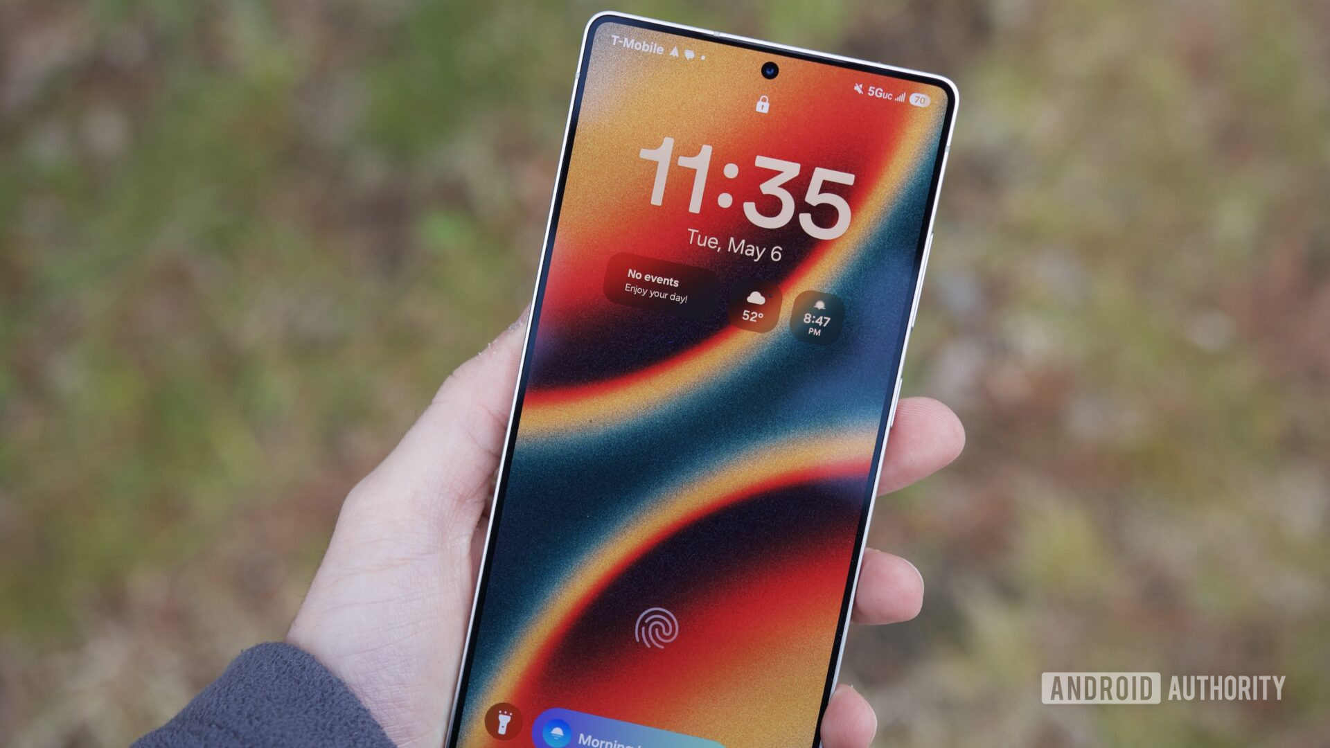One UI 8's dynamic color-shifting wallpapers will make your screen ...