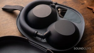 Not again: Sony’s WH-1000XM6 hinge shows signs of cracking - Android ...