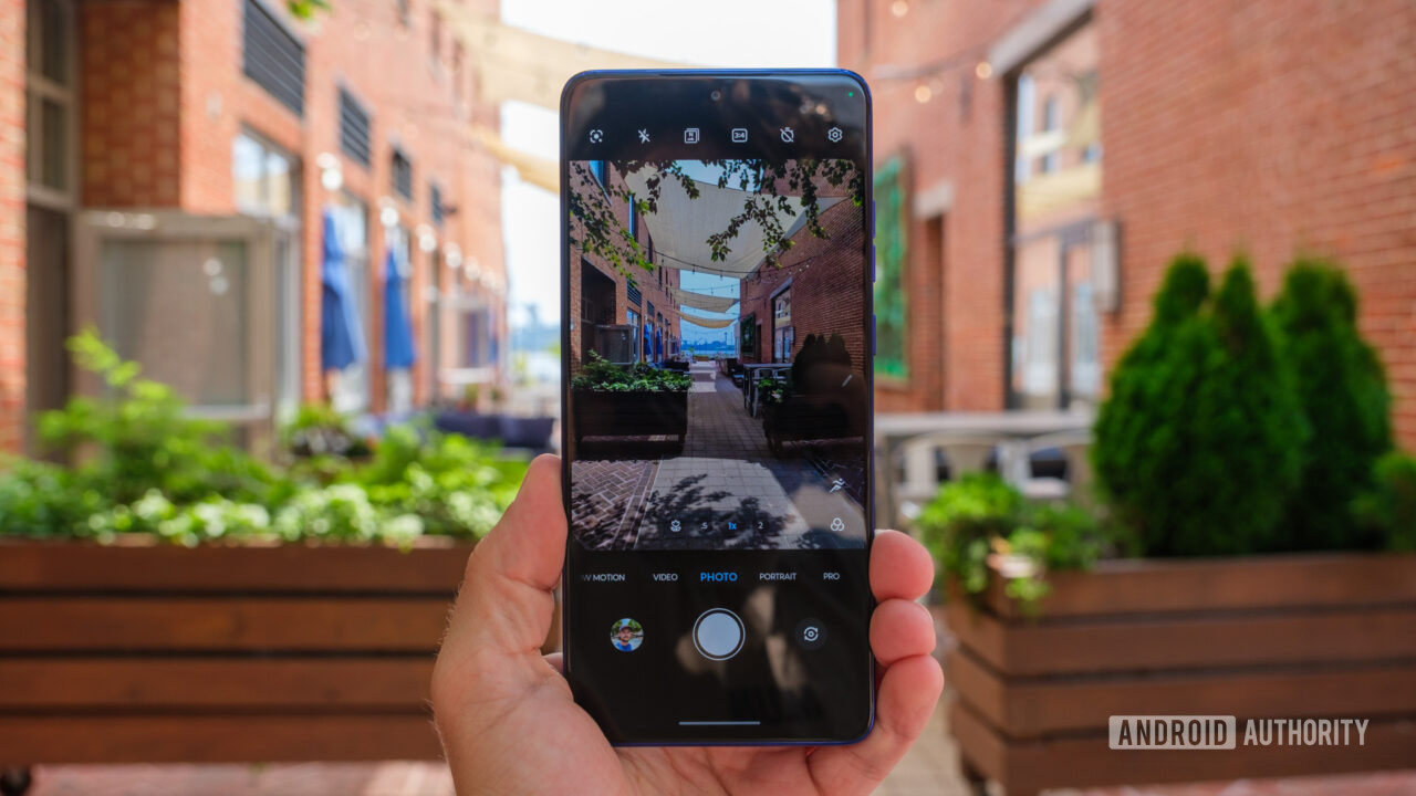 5 Android phones you should buy instead of Trump's T1 Phone