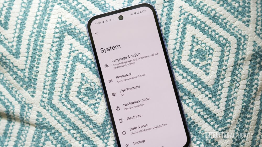 5 reasons why Google's Pixel software is better than One UI