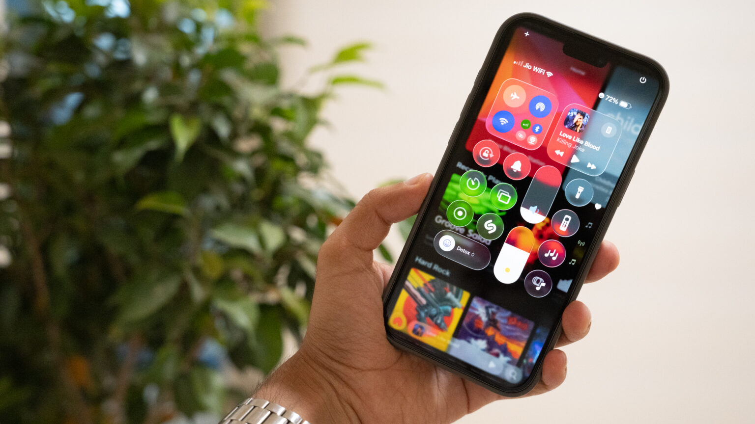 iOS 26 hands-on impressions: Liquid Glass is amazing, but I have concerns