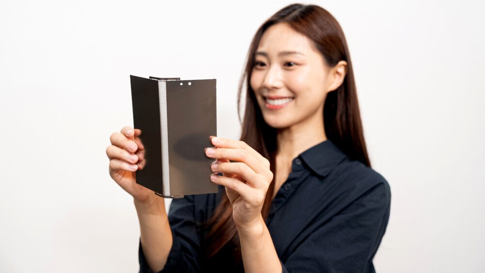 Galaxy Z Fold 7's display survives 500,000 folds, a massive leap over ...