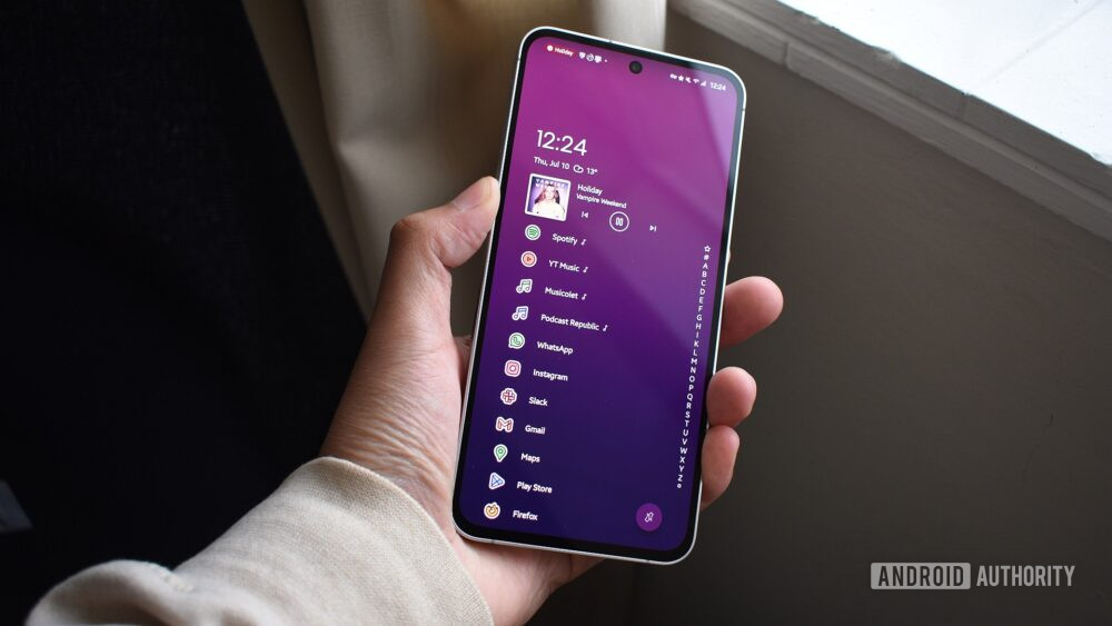 This launcher combines the best Niagara and Nova Launcher features