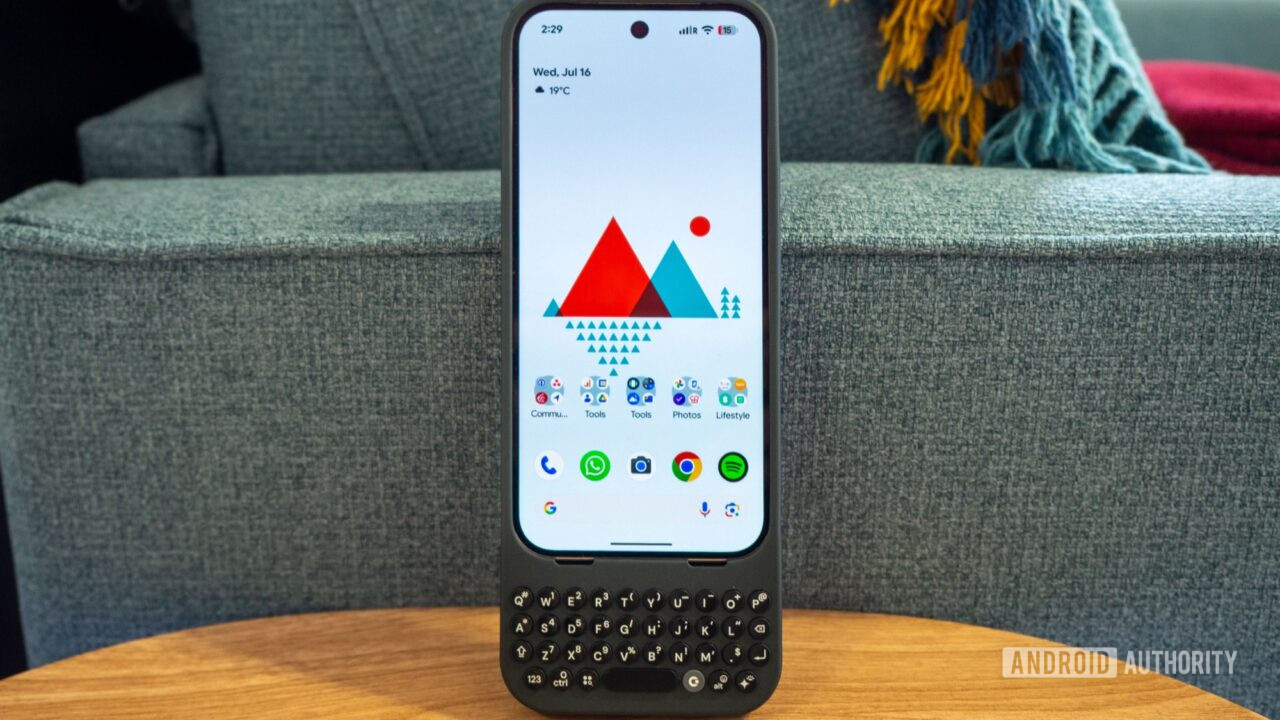 Clicks Keyboard review: What does a physical QWERTY add to my Pixel 9?