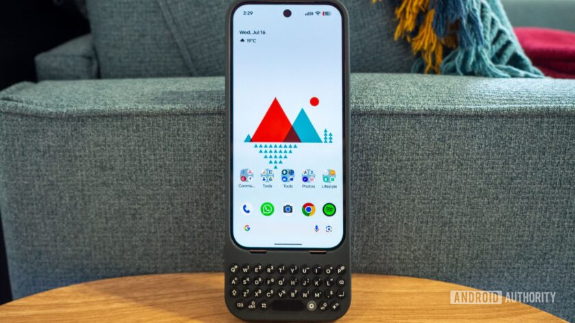 Clicks Keyboard review: What does a physical QWERTY add to my Pixel 9?