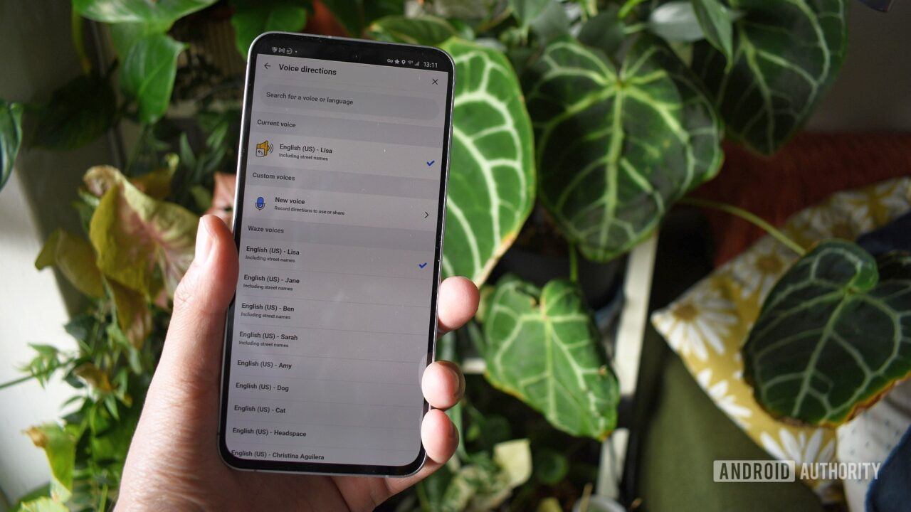 Here's how I run Maps and Waze simultaneously with Android Auto
