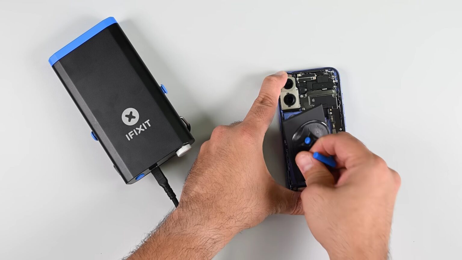 Unlike the Pixel 9 mess, fixing a Pixel 10's battery might not make you ...