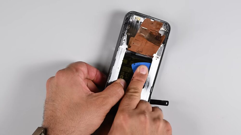 Unlike the Pixel 9 mess, fixing a Pixel 10's battery might not make you ...
