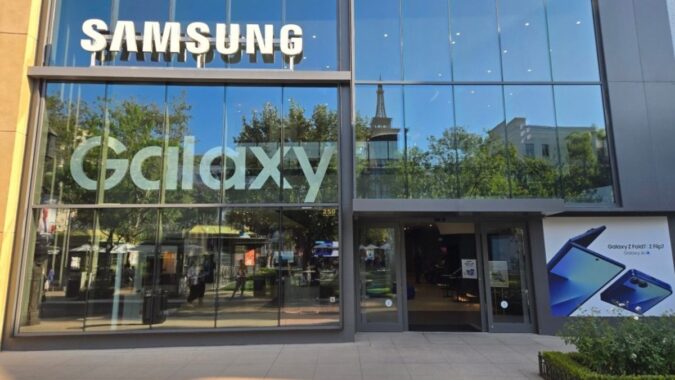 Samsung wants you to check out its new stores and is offering some ...