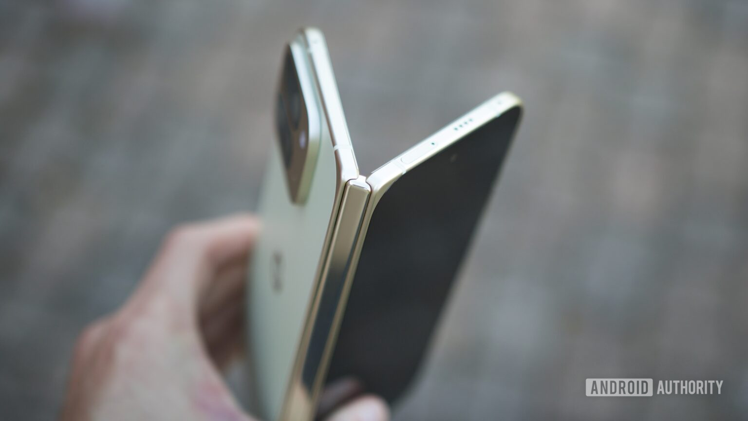 Motorola Razr Fold vs. Pixel 10 Pro Fold: Google is in trouble