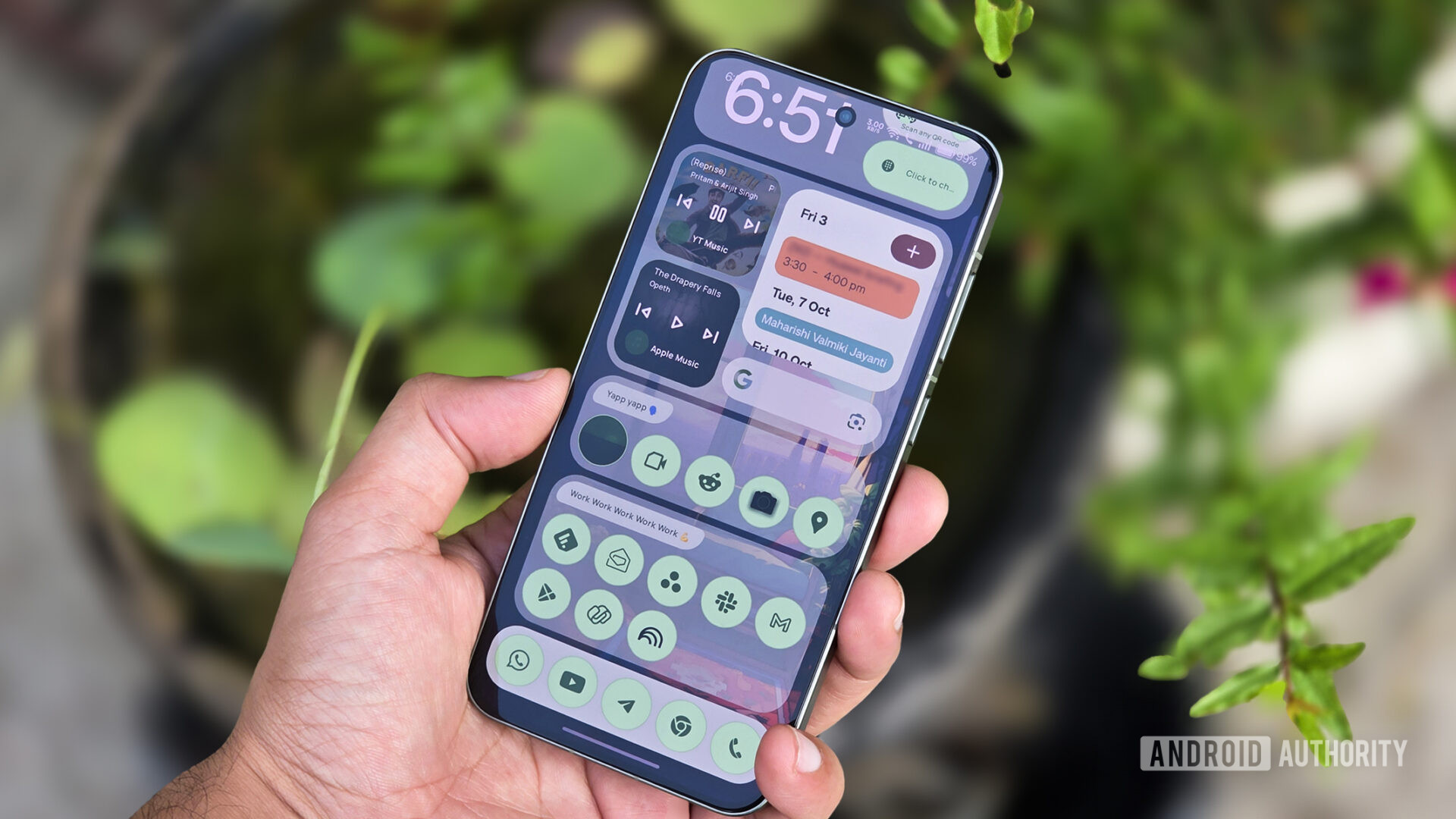 This launcher combines the best Niagara and Nova Launcher features