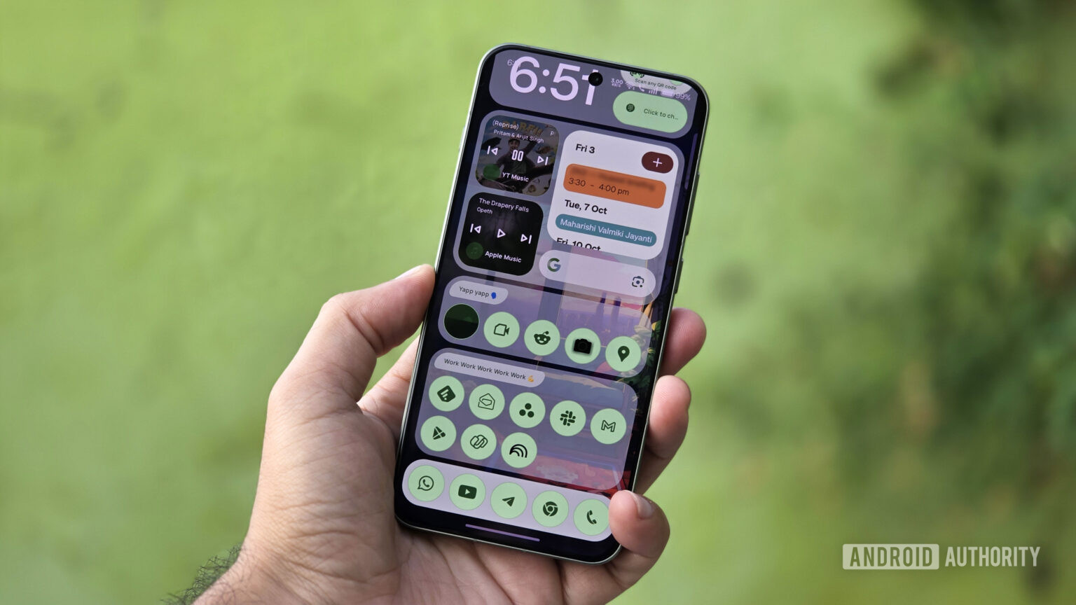This launcher combines the best Niagara and Nova Launcher features