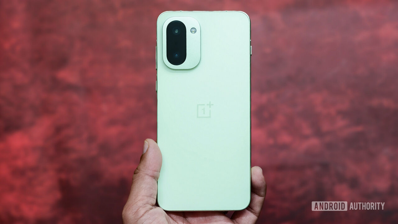 5 reasons I recommend the OnePlus 15R over the OnePlus 15 - Android ...