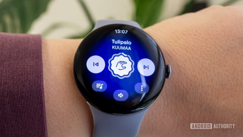 Your Pixel Watch 3 is now much easier to use with one hand - Android ...