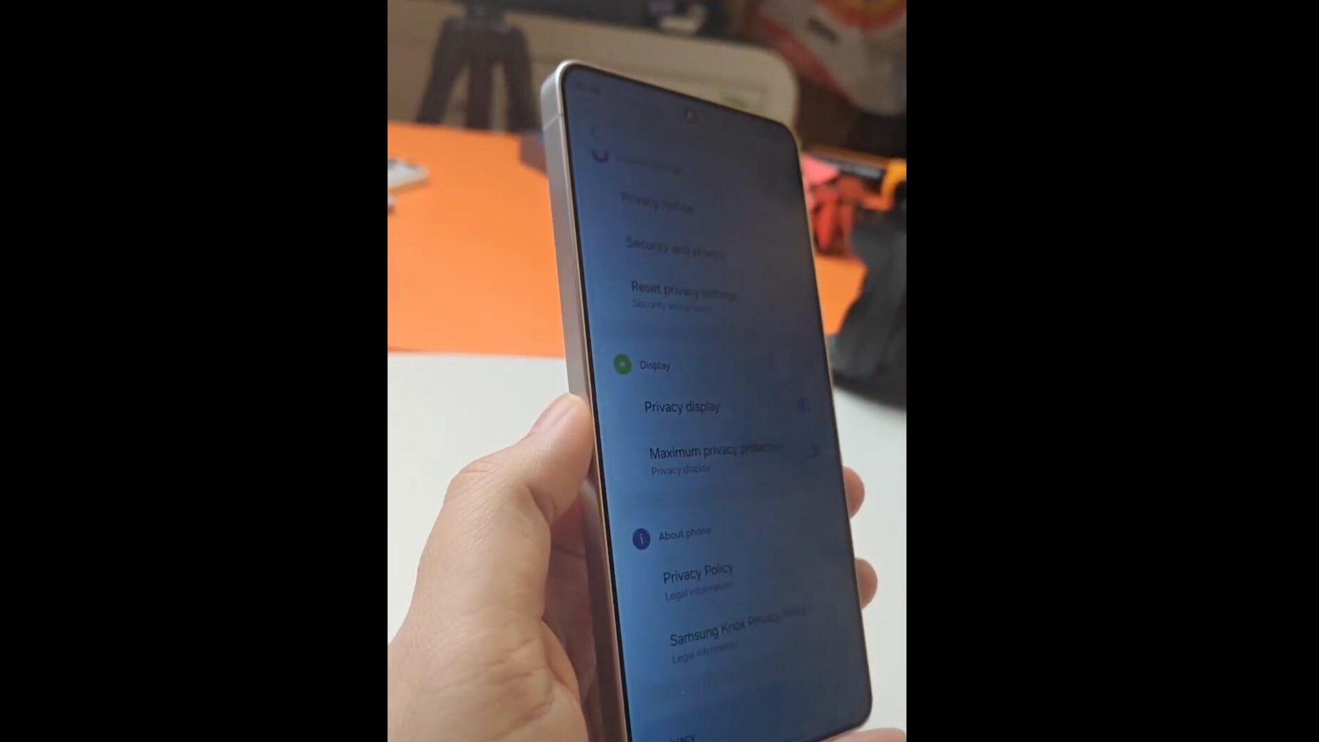 Galaxy S26 Ultra just surfaced in the wild, with Privacy Display on ...