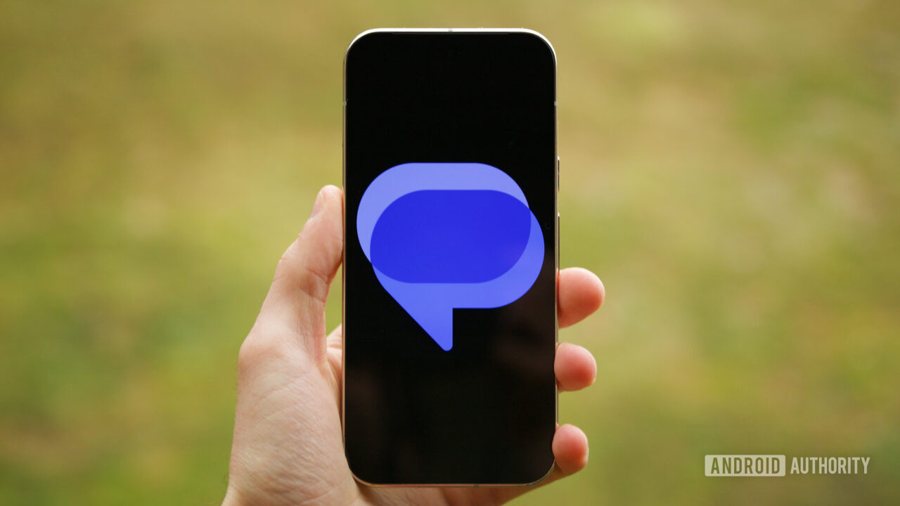 Google Messages may soon solve your dark viewfinder struggles - Android ...