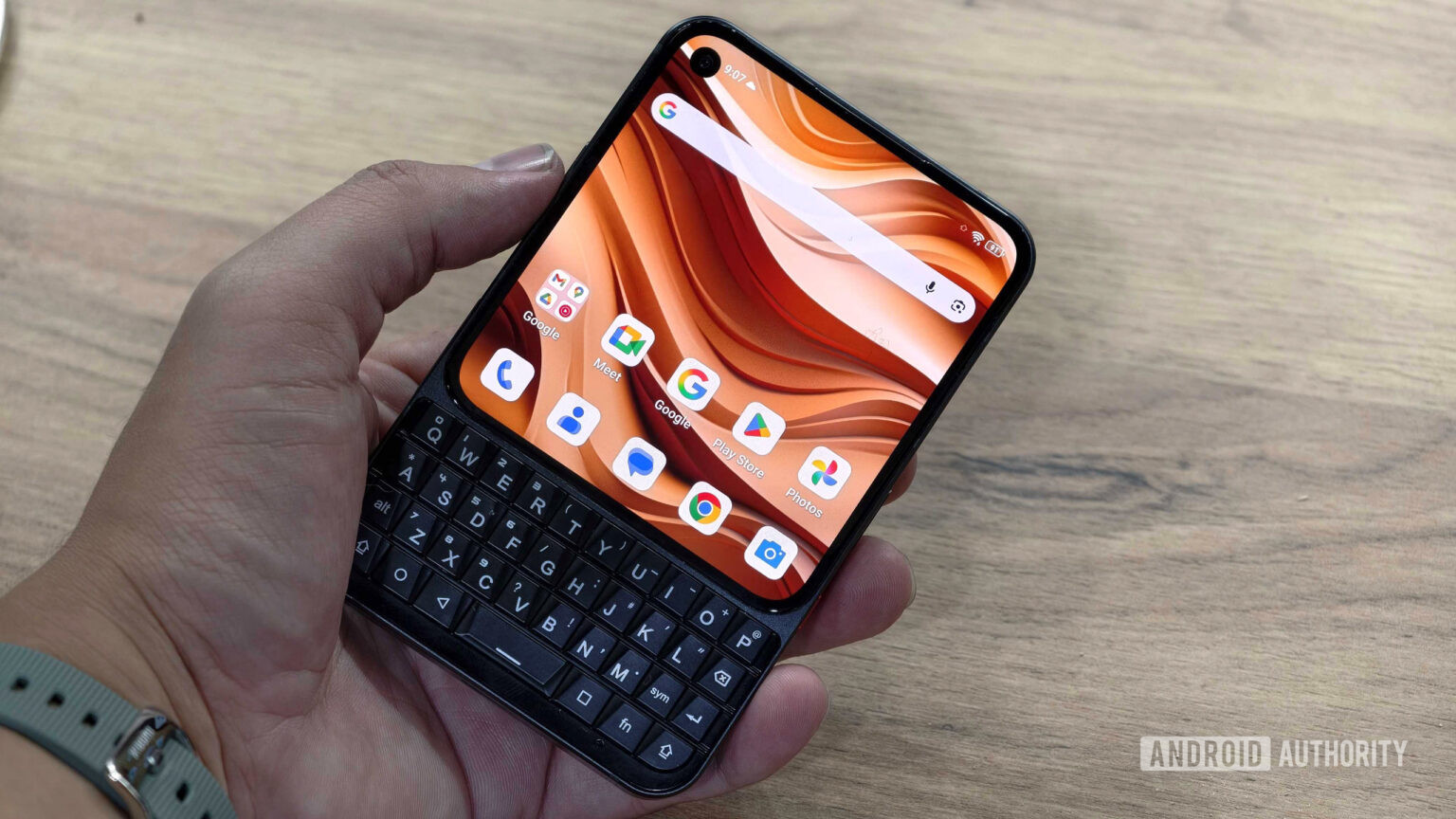 This Android phone with a QWERTY keyboard is already a hot seller ...