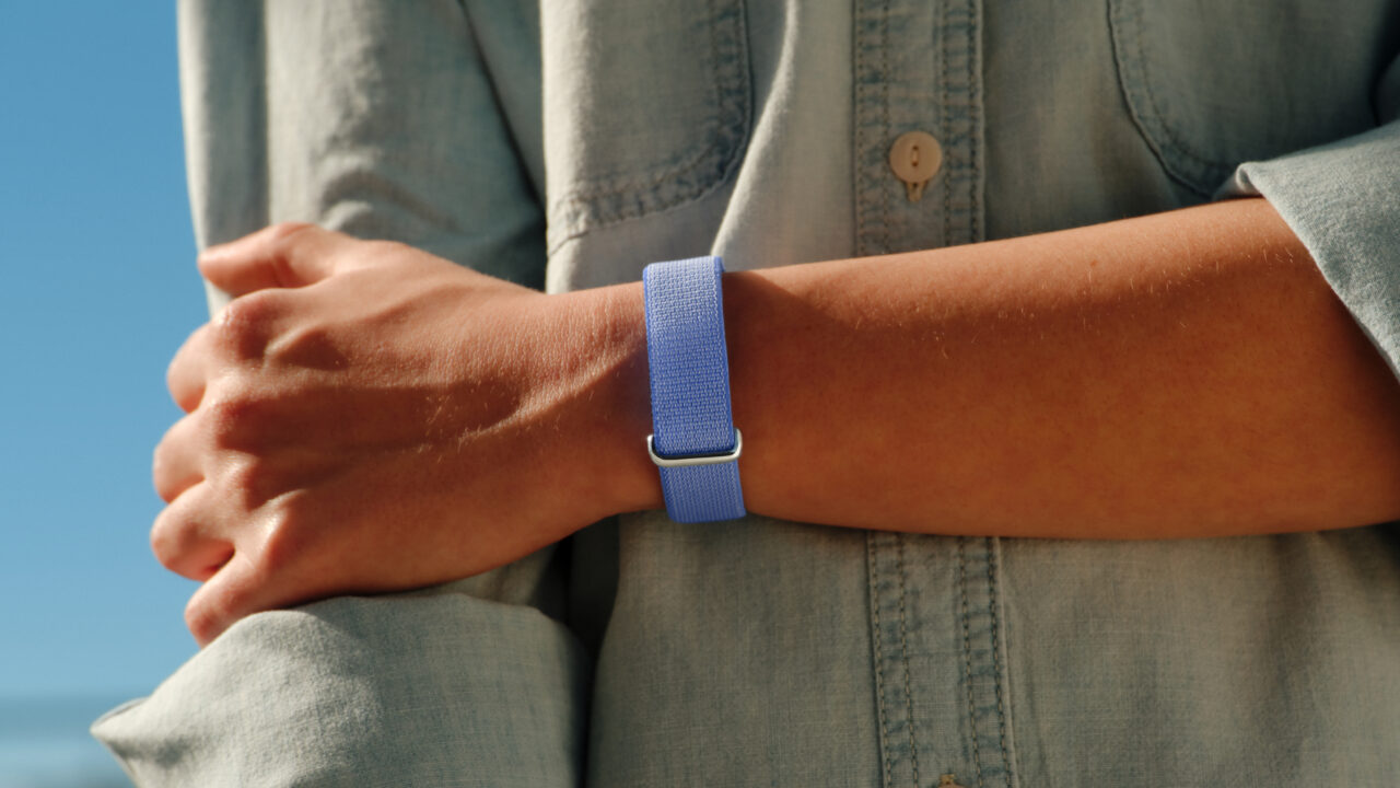 Fitbit Air plays nice with Pixel Watch, you can wear both at once