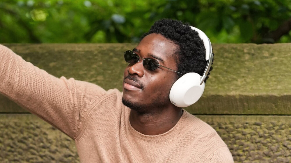 A celebrity just revealed Sony's super premium 1000X headphones as a ...